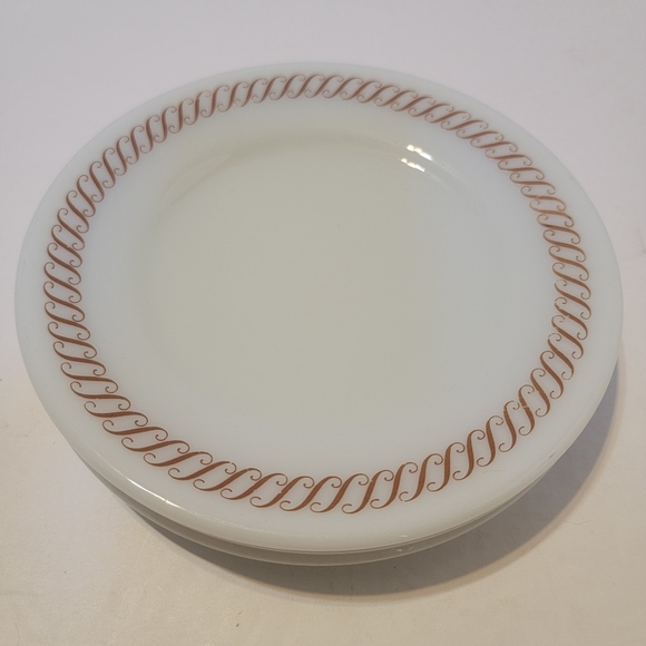 Pyrex | Kitchen | Vintage Pyrex 2 Small Plates Golden | Poshmark